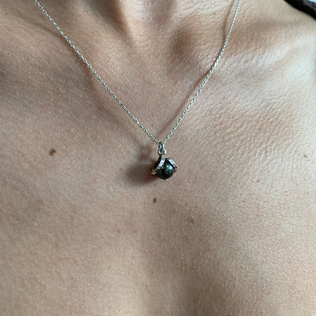 Black Akoya Pearl Solitaire Necklace | Handcrafted in Montreal - Elle ...
